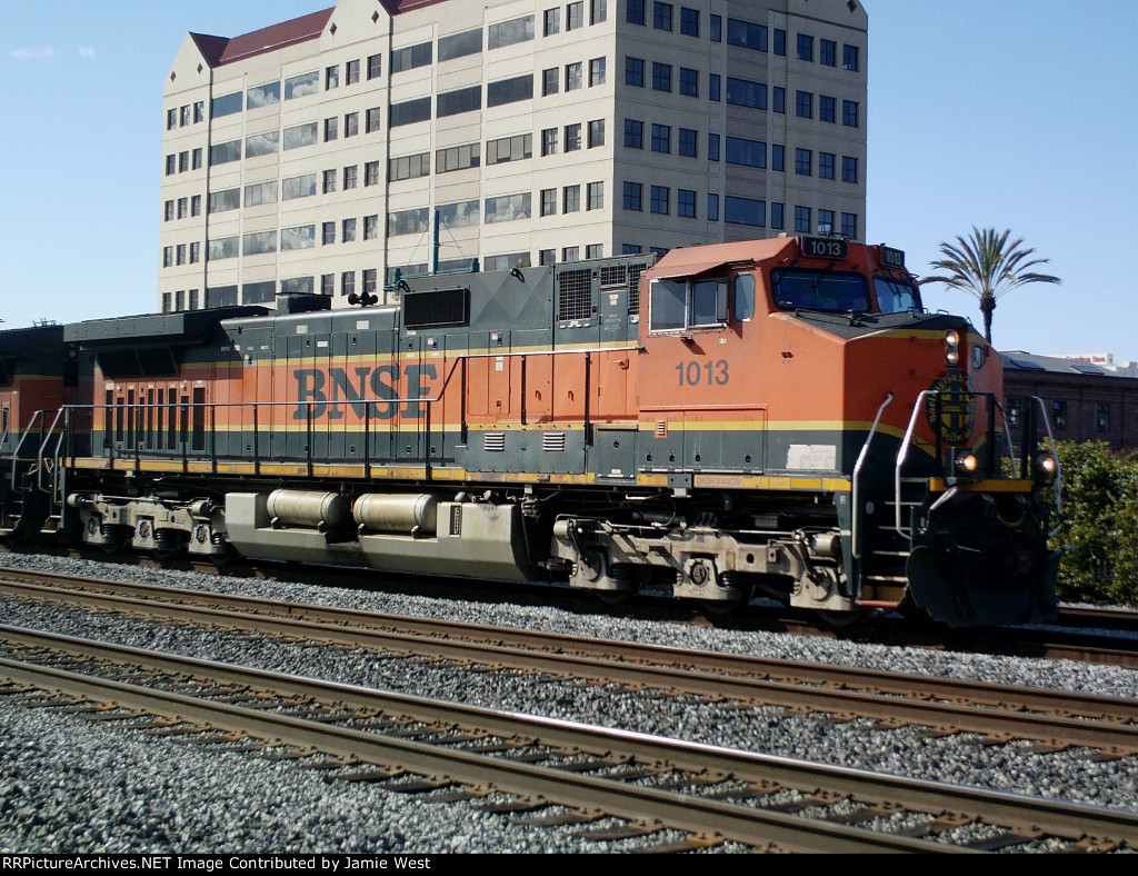 BNSF 1013 on the B-OIGSEA